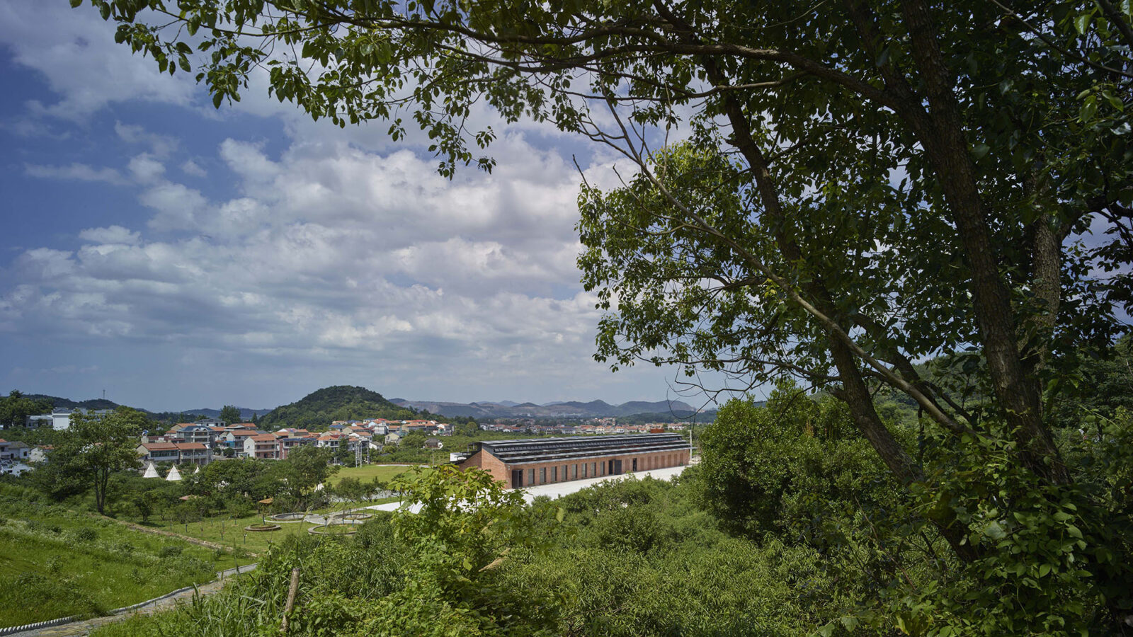廃工場を再生した、地域を紡ぐコミュニティ施設〈桃里・沼山村村民センター〉SUPアトリエ、中国 - TECTURE MAG（テクチャーマガジン） | 空間デザイン・建築メディア
