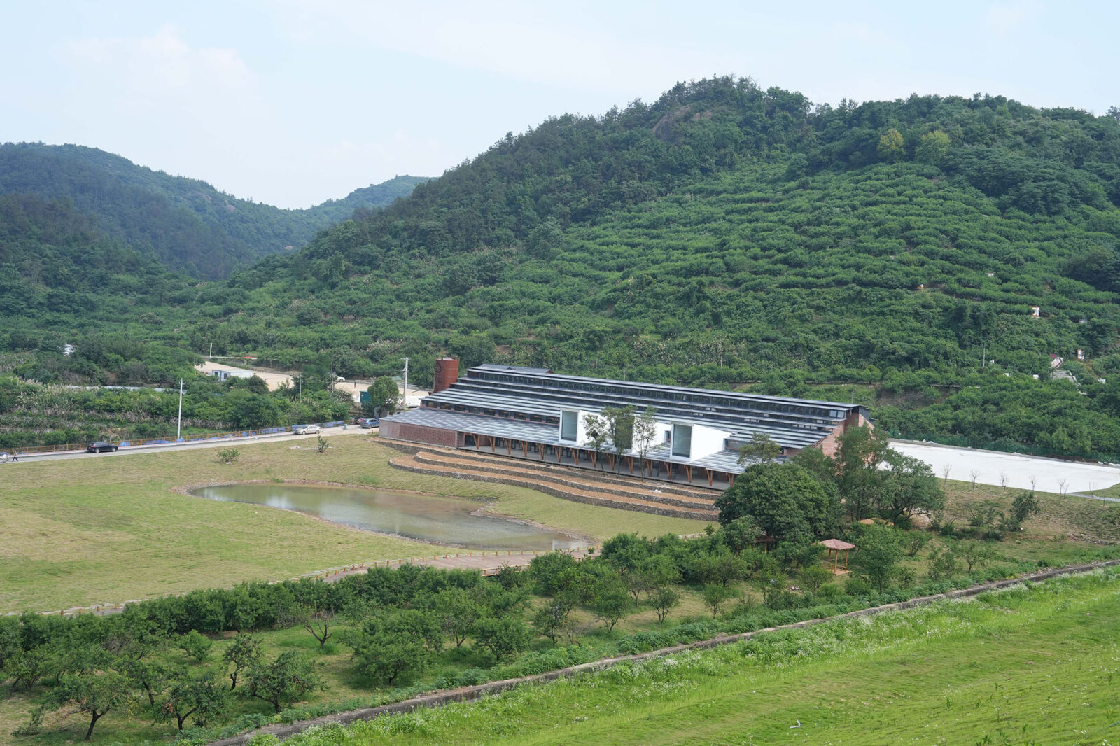 廃工場を再生した、地域を紡ぐコミュニティ施設〈桃里・沼山村村民センター〉SUPアトリエ、中国 - TECTURE MAG（テクチャーマガジン） | 空間デザイン・建築メディア