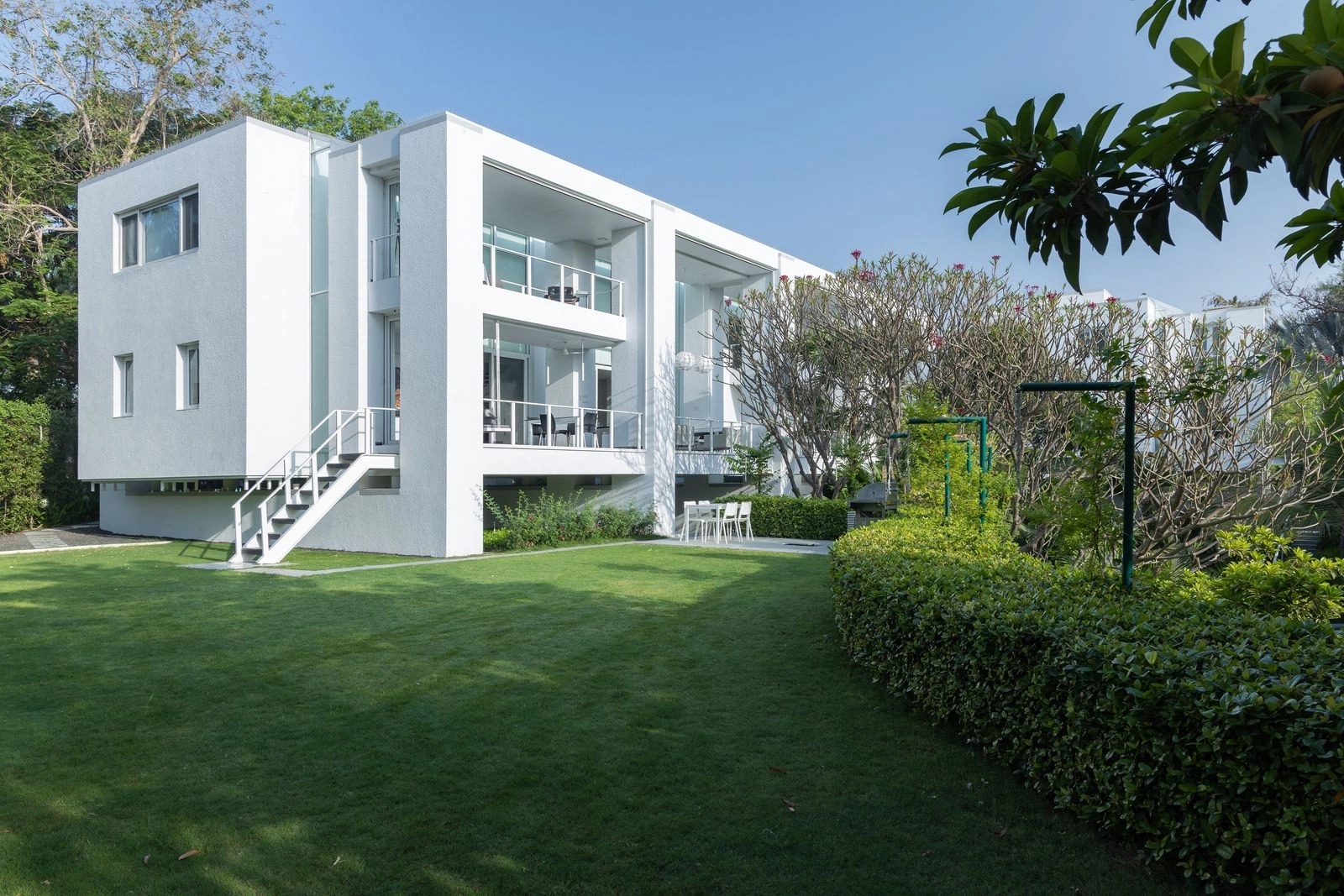 Aalloa Hills Residence / INI Design Studio - TECTURE MAG（テクチャーマガジン） | 空間デザイン・建築メディア